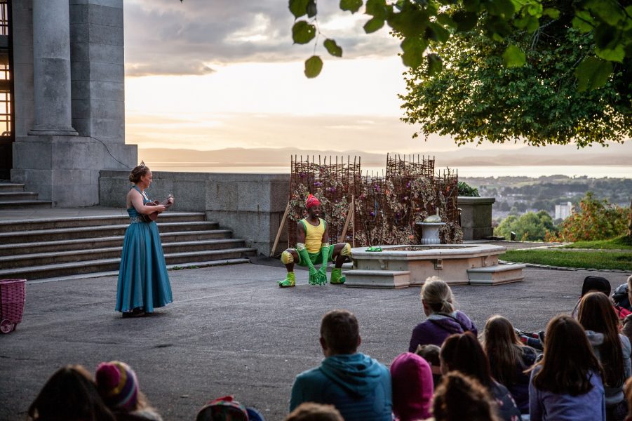 A scene featuring Helen Longworth and Derek Elroy from The Dukes ...